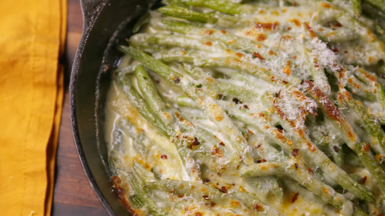Cheesy Garlic Green Beans – Easy Family Recipes!