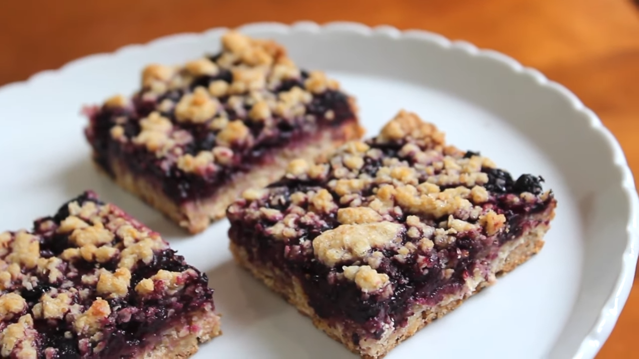 Blueberry Hemp Crumble Bars – Easy Family Recipes!