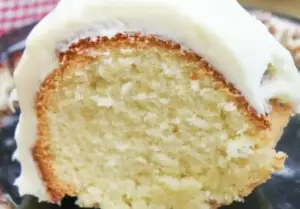 Moist Vanilla Pound Cake Recipe – Easy Family Recipes!